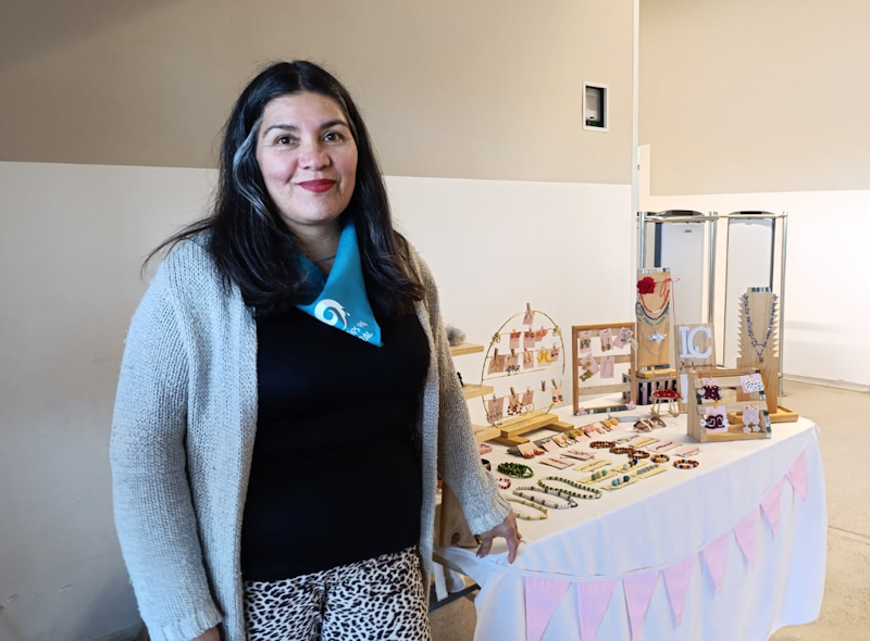 La Serena. Conoce a Lorena Caimanque. Trabaja la bisutería, macramé ...
